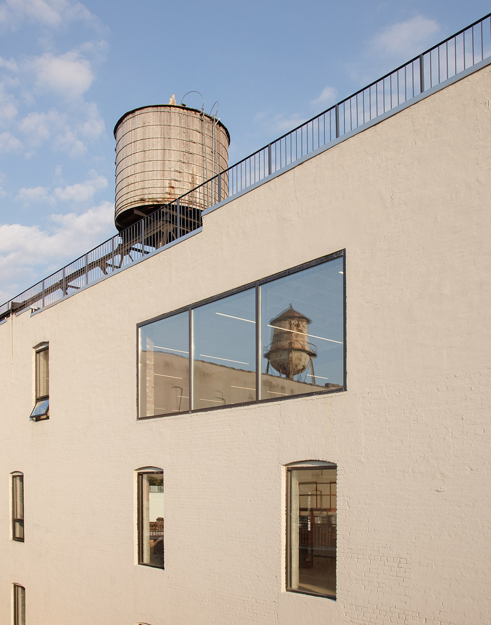 Renovation & redesign of masonry factory at Brooklyn by Worrell Yeung ...