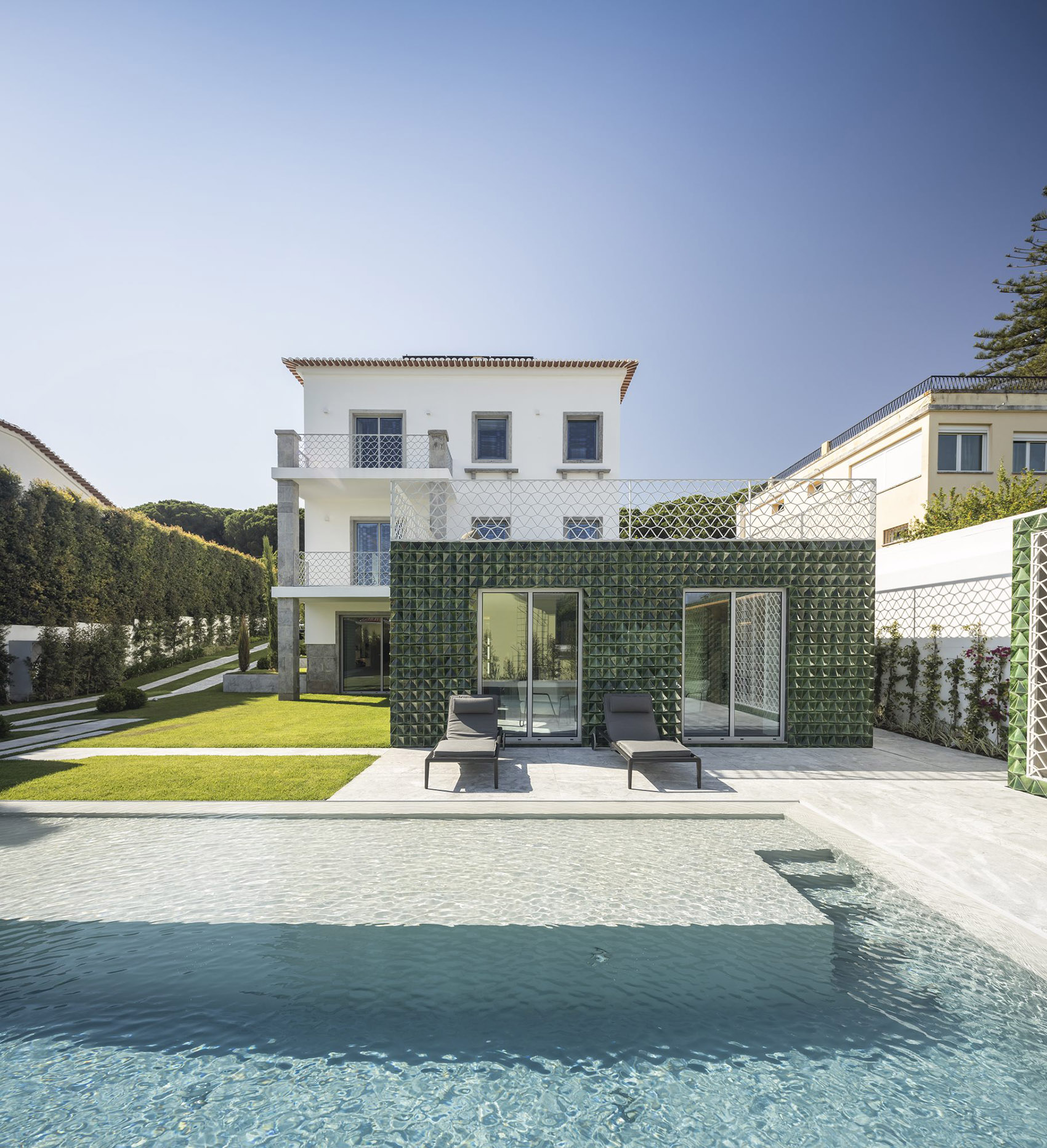 Restelo AD25 House by João Tiago Aguiar arquitectos - 谷德设计网