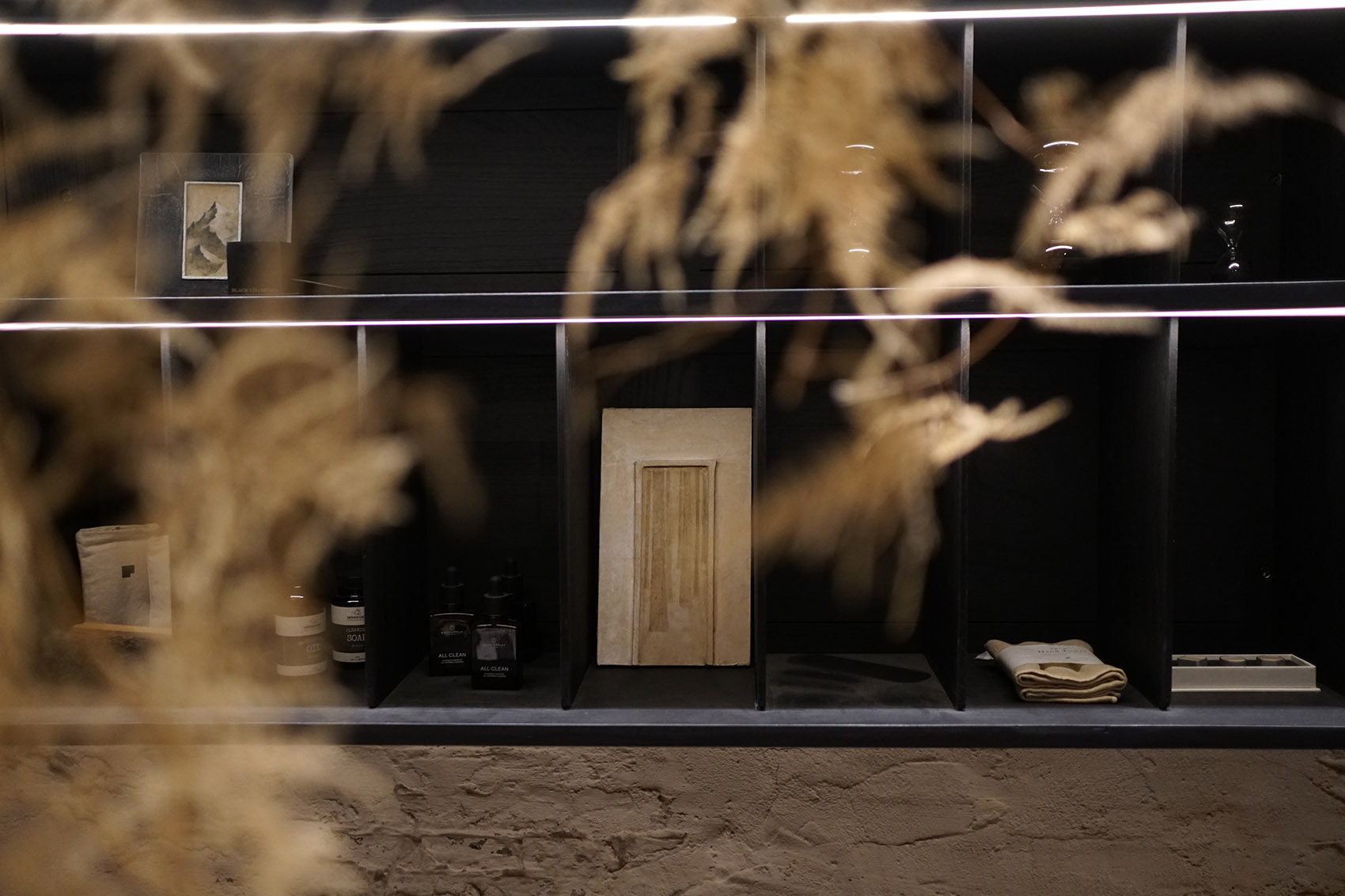 Exhibition of Mo Bai’s works｜Vita with A Vie - 谷德设计网