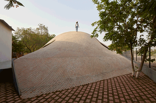 Maya Somaiya Library, Sharda School by Sameep Padora & Associates - 谷德设计网