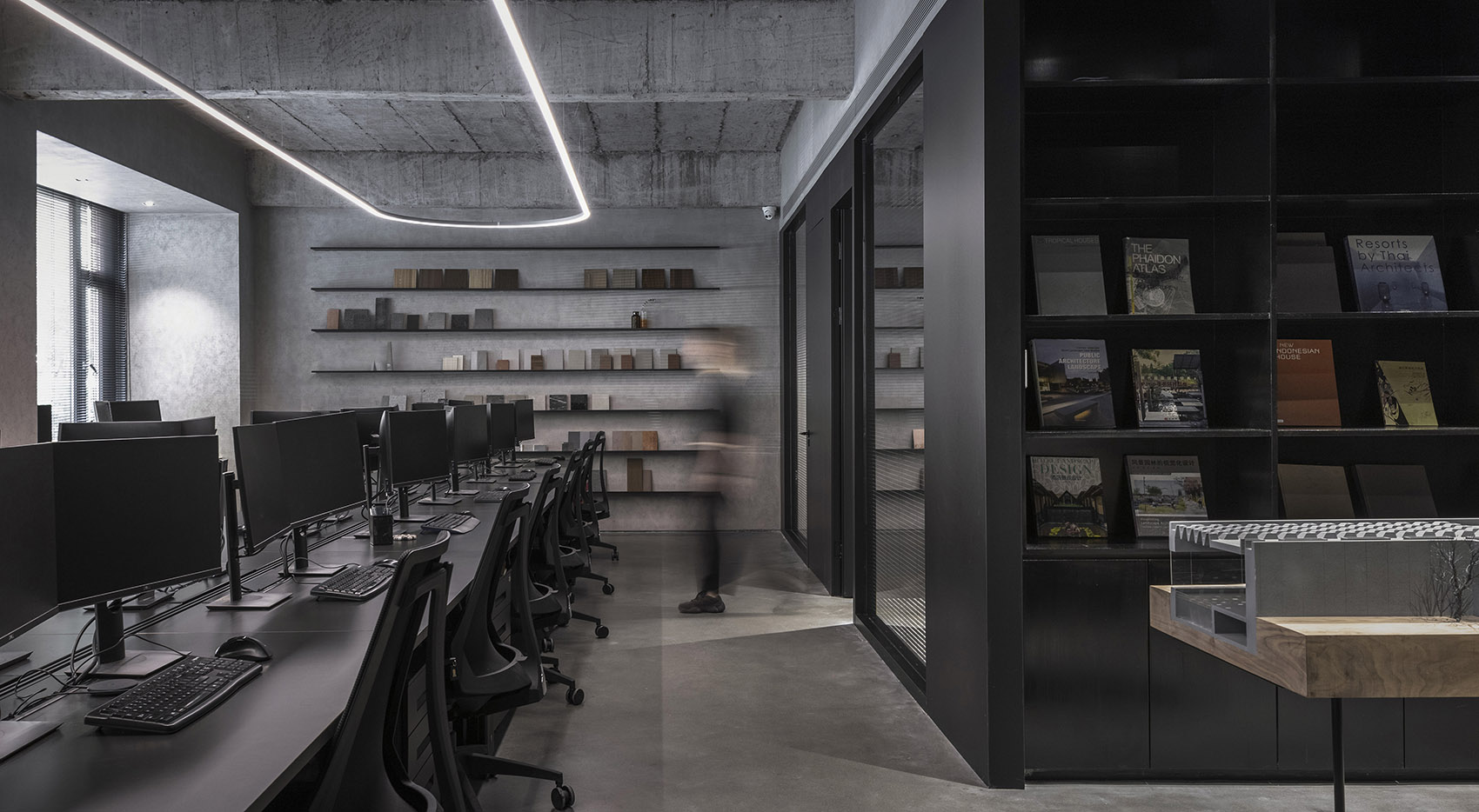 line+work: A growing black box – office renovation project - 谷德设计网