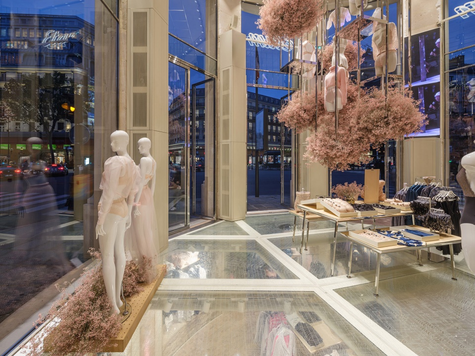 Etam flagship store in Paris by MVRDV - 谷德设计网