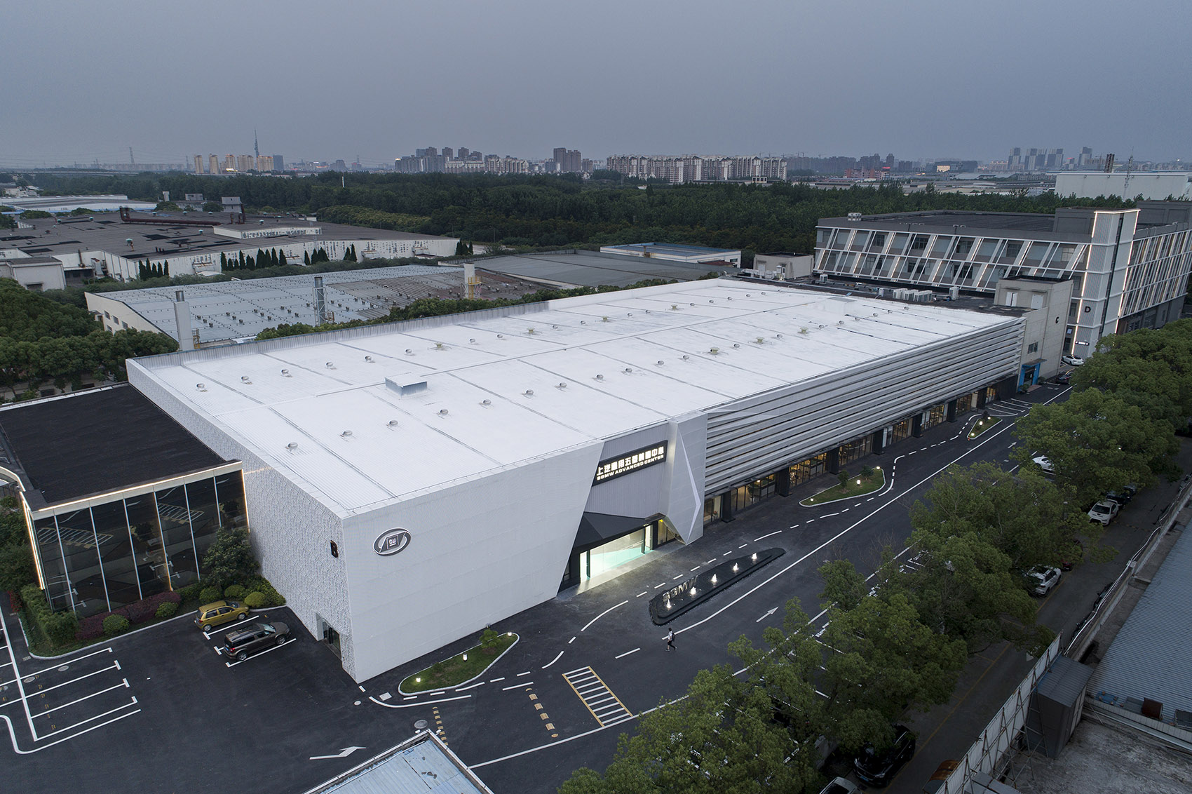 SGMW Advanced Center, Shanghai, China by mage Design - 谷德设计网