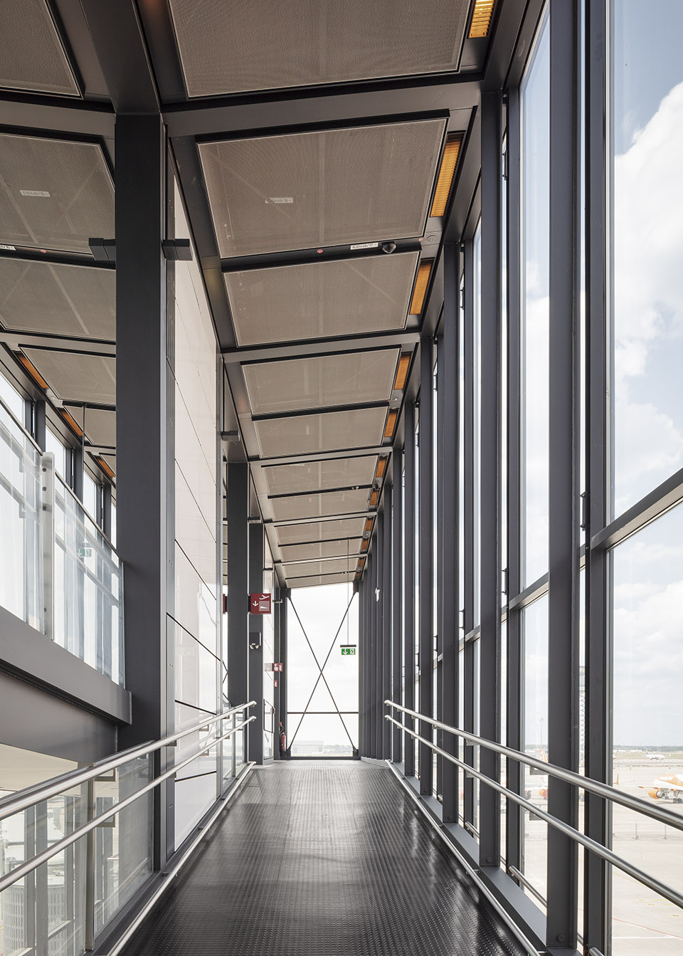 Ready for Take-off：Air traffic starting at BER by gmp - 谷德设计网