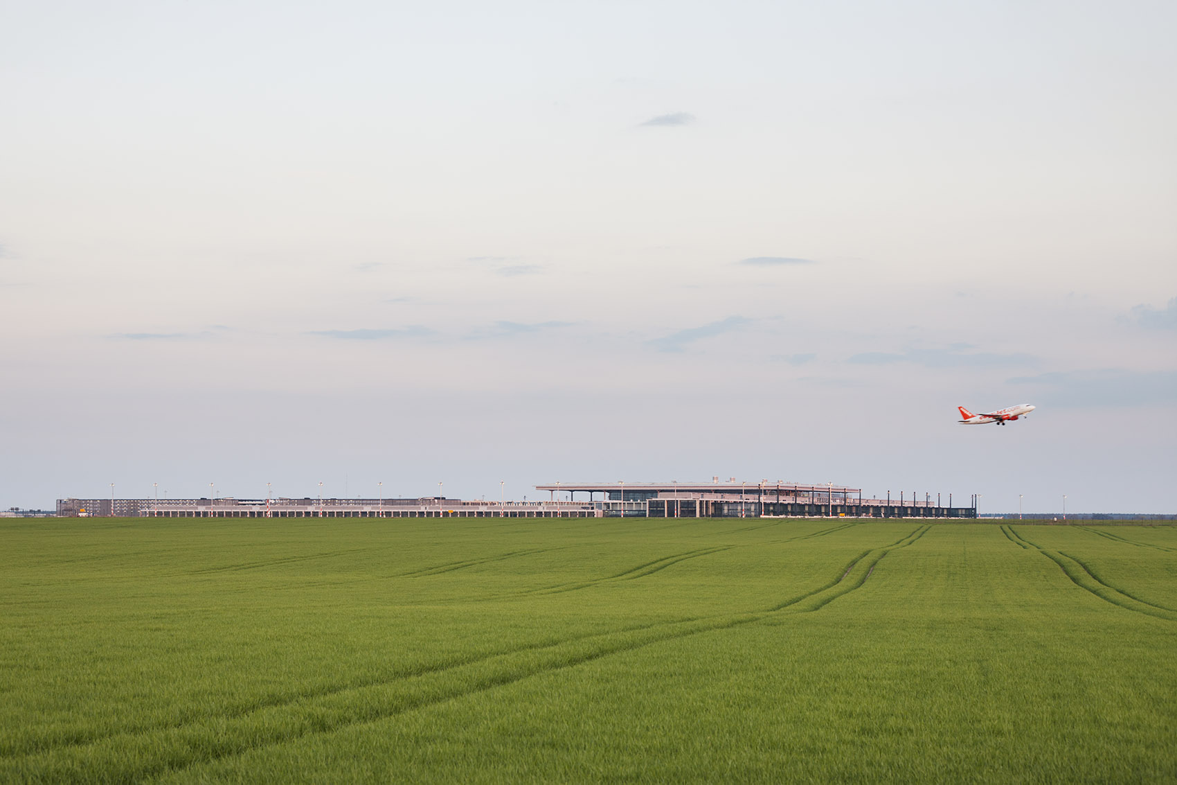Ready for Take-off：Air traffic starting at BER by gmp - 谷德设计网
