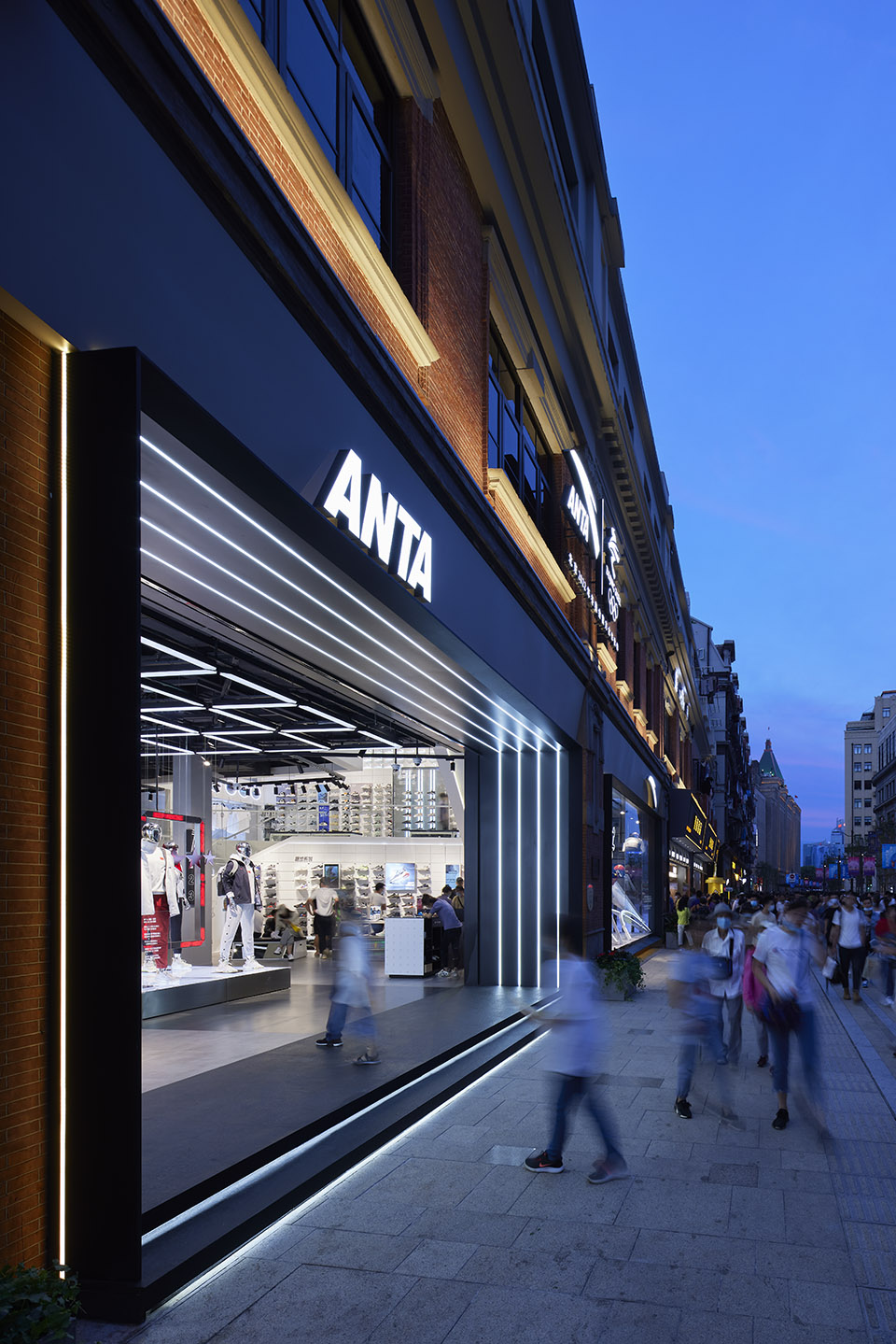 Anta Flagship Store, China by Gensler - 谷德设计网