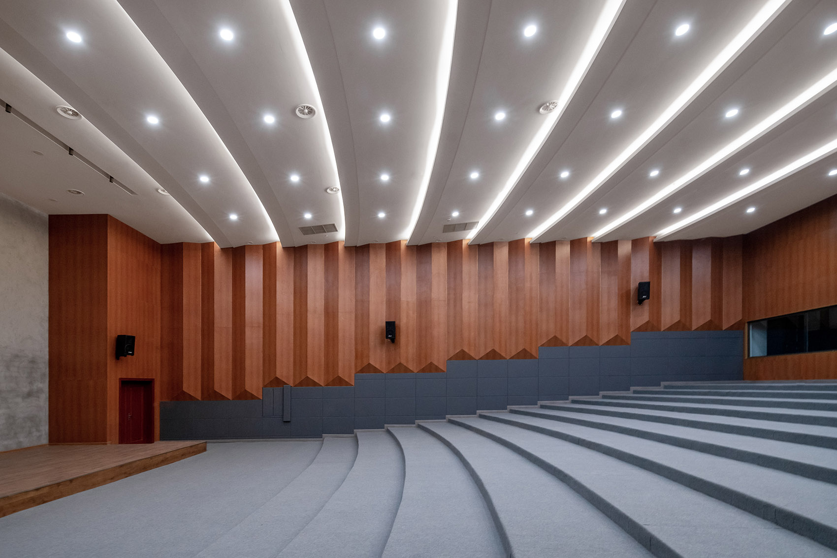 Chengdu Jinniu District Library, China by DUTStudio - 谷德设计网