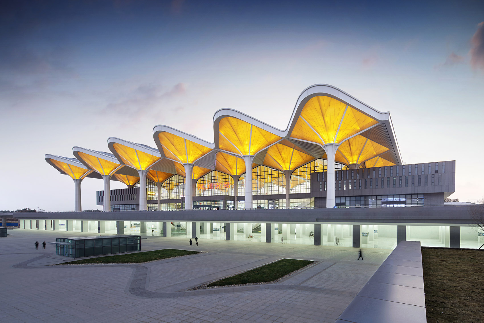 Suizhou South Railway Station, China by CSADI - 谷德设计网
