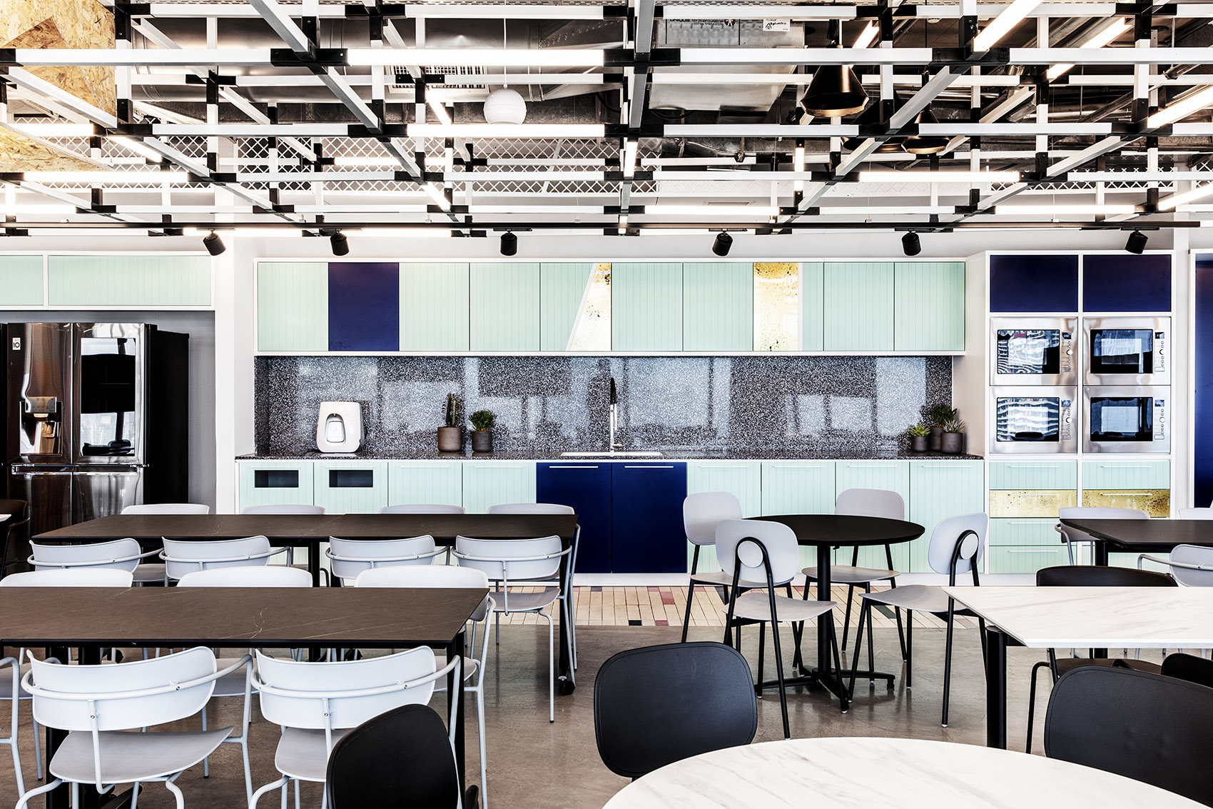 NATURAL INTELLIGENCE Offices by Roy David Architecture - 谷德设计网