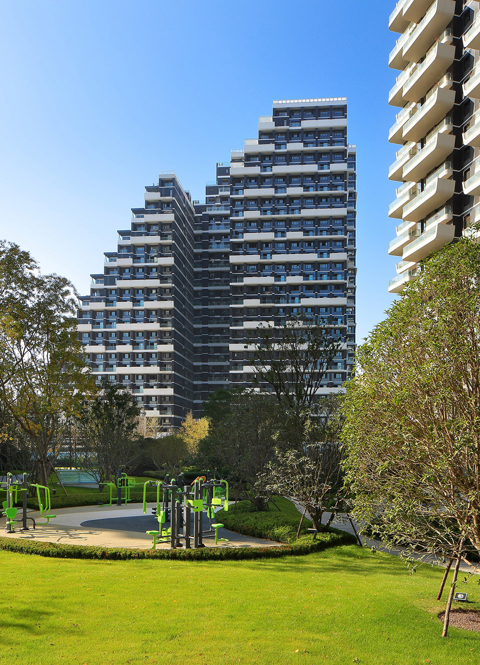 Hanhai Luxury Condos, Zhengzhou, China by ARCHIMORPHIC INC - 谷德设计网