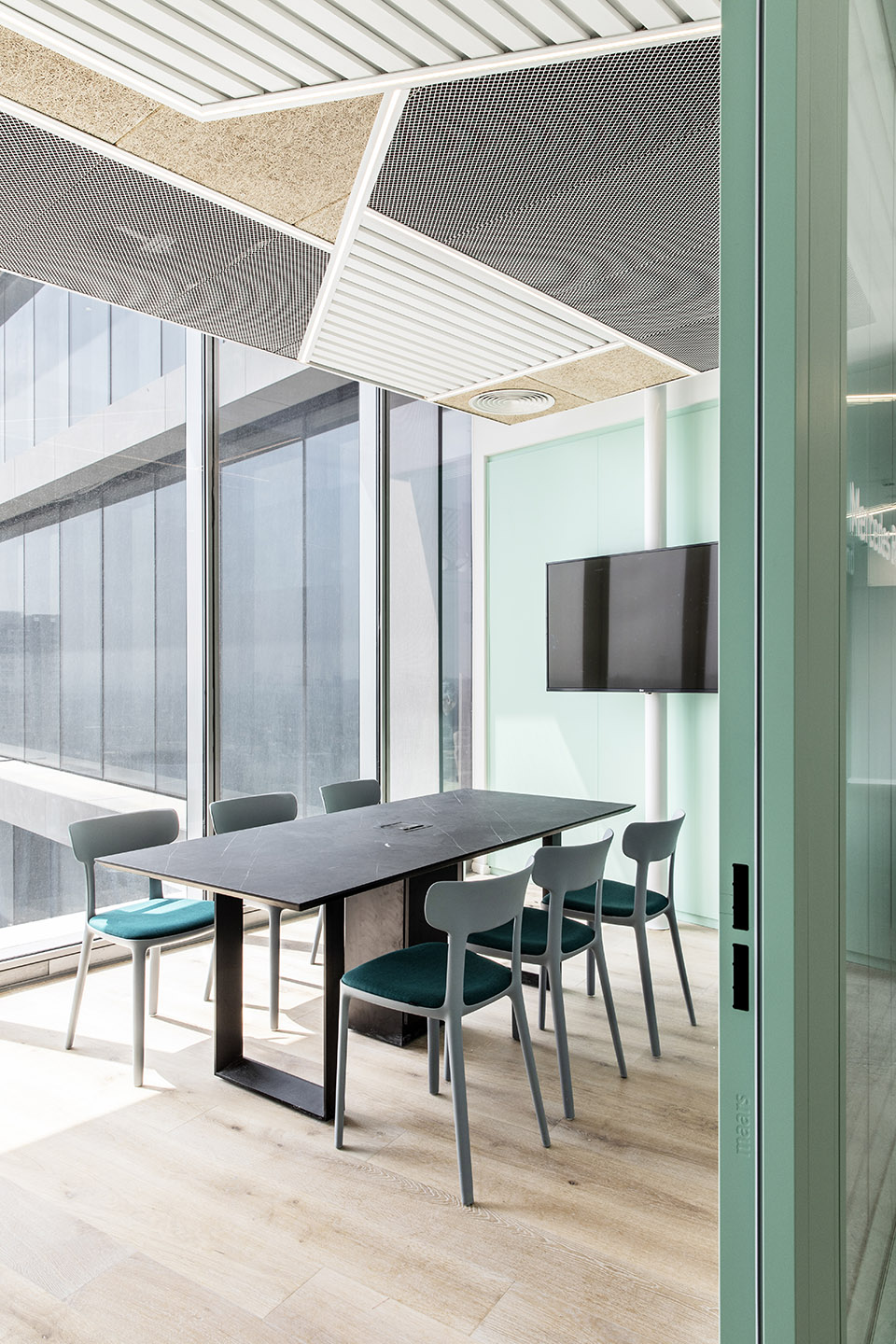 NATURAL INTELLIGENCE Offices by Roy David Architecture - 谷德设计网
