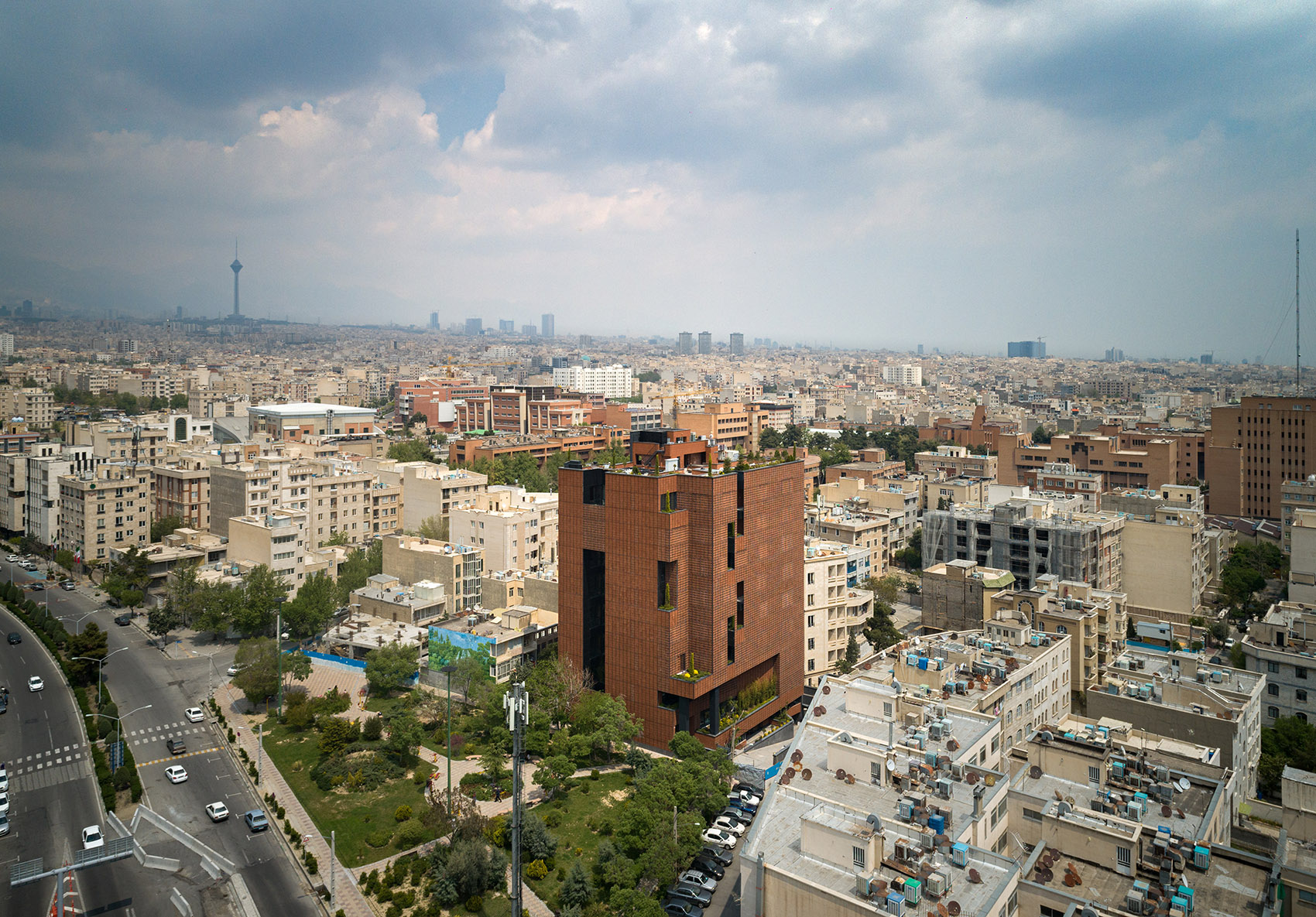 Sharif Office Building by Hooba design - 谷德设计网