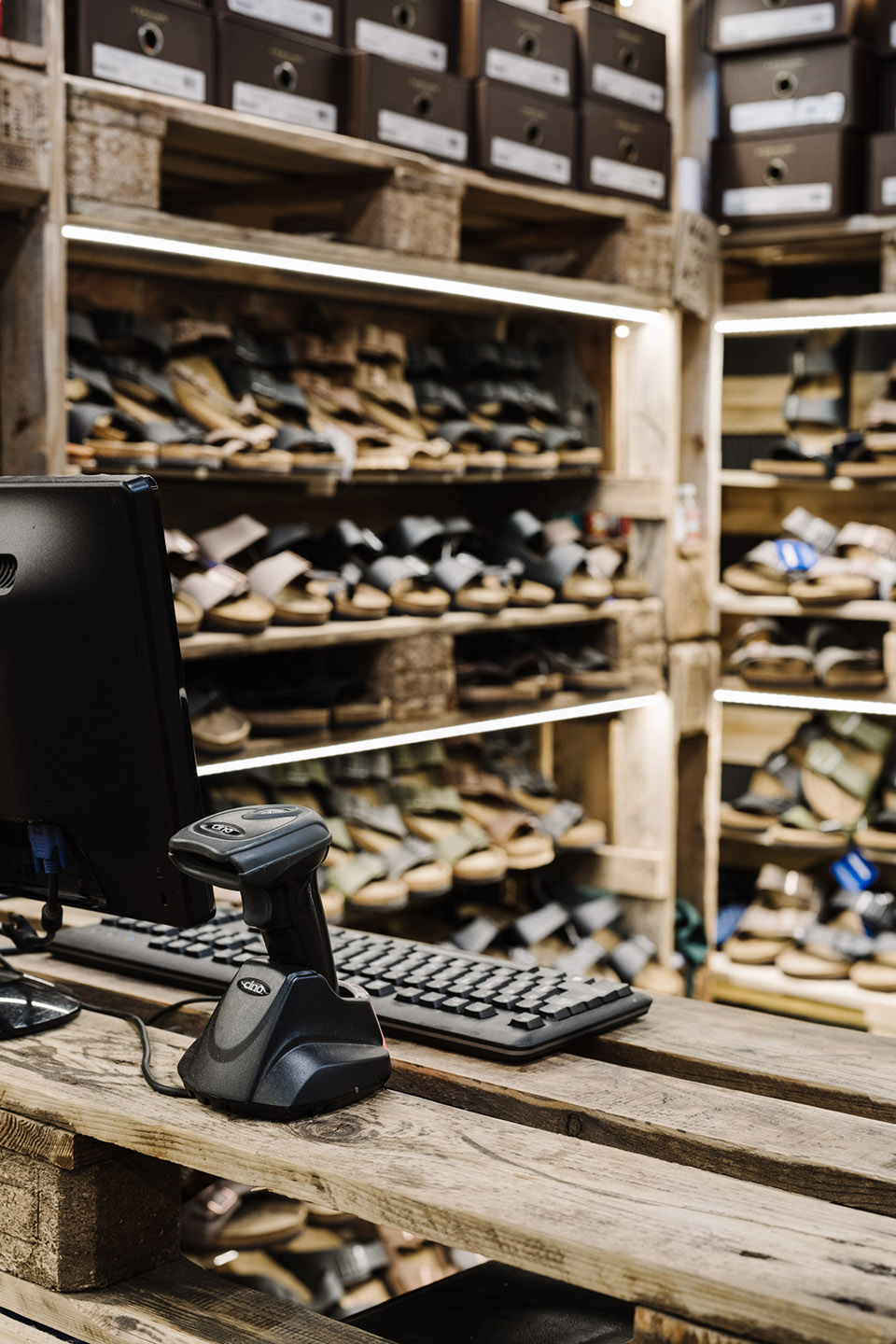 The Pallets Store by Marc Bernstein-Hussmann - 谷德设计网