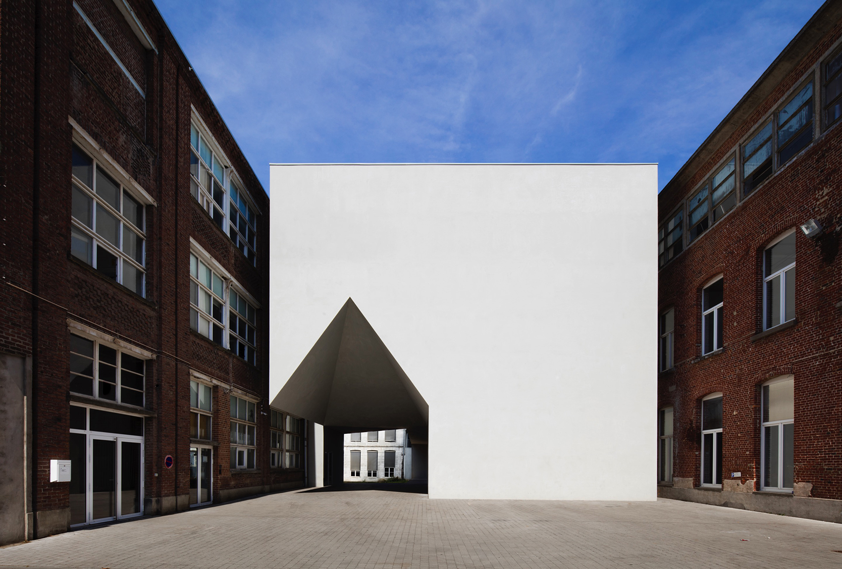 Architecture Faculty in Tournai by Aires Mateus - 谷德设计网