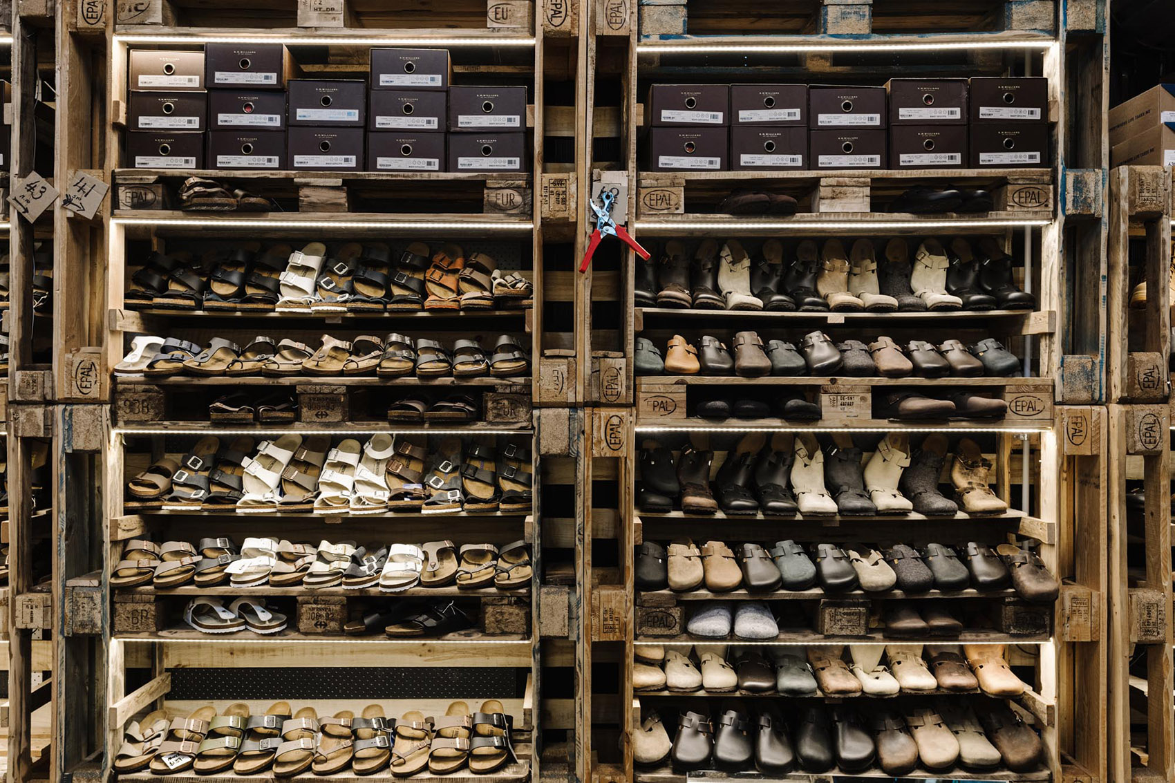 The Pallets Store by Marc Bernstein-Hussmann - 谷德设计网