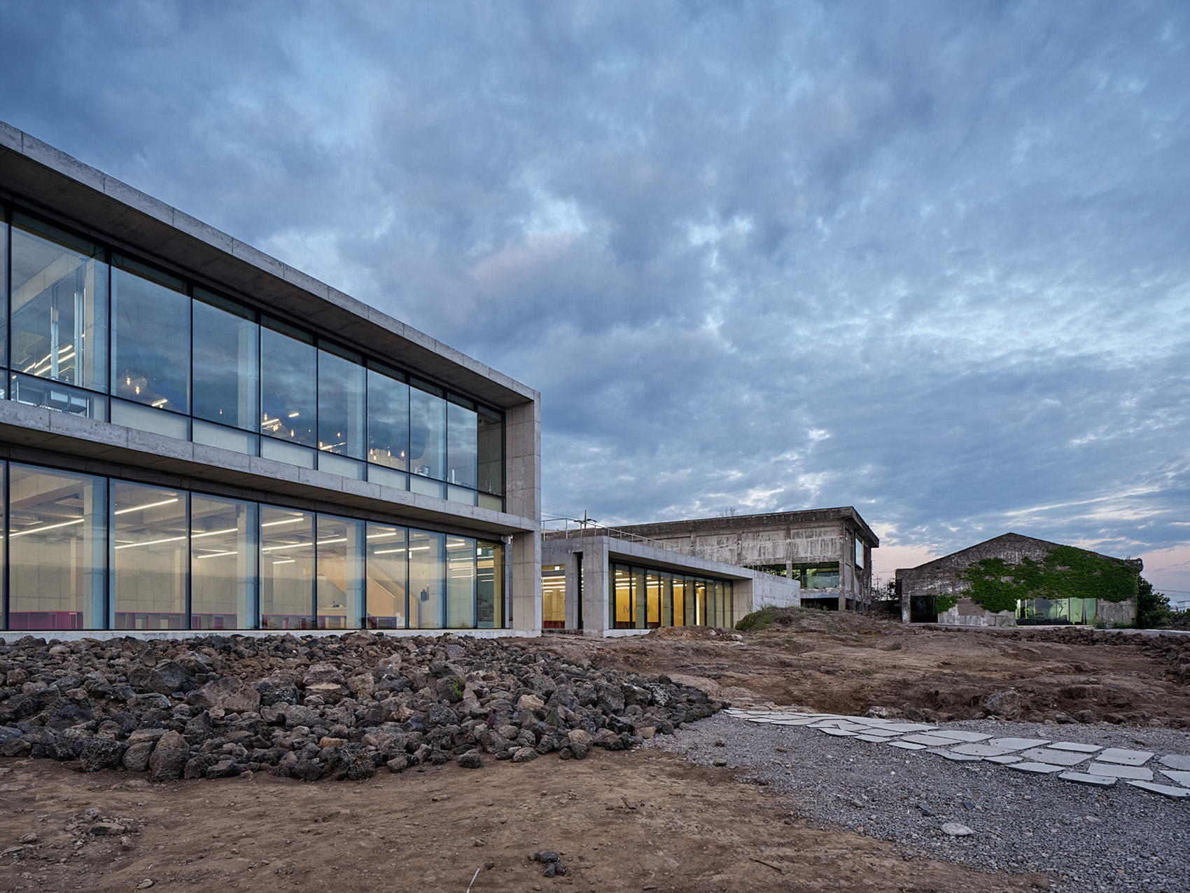 GONGBECH_UNTOUCHABLE HEART by SF LAB - 谷德设计网