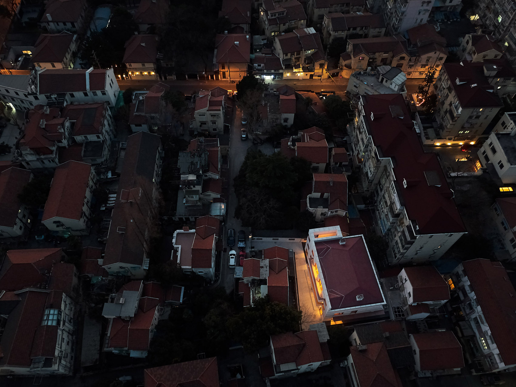 Office villa renovation in FFC Shanghai, China by HCCH Studio - 谷德设计网