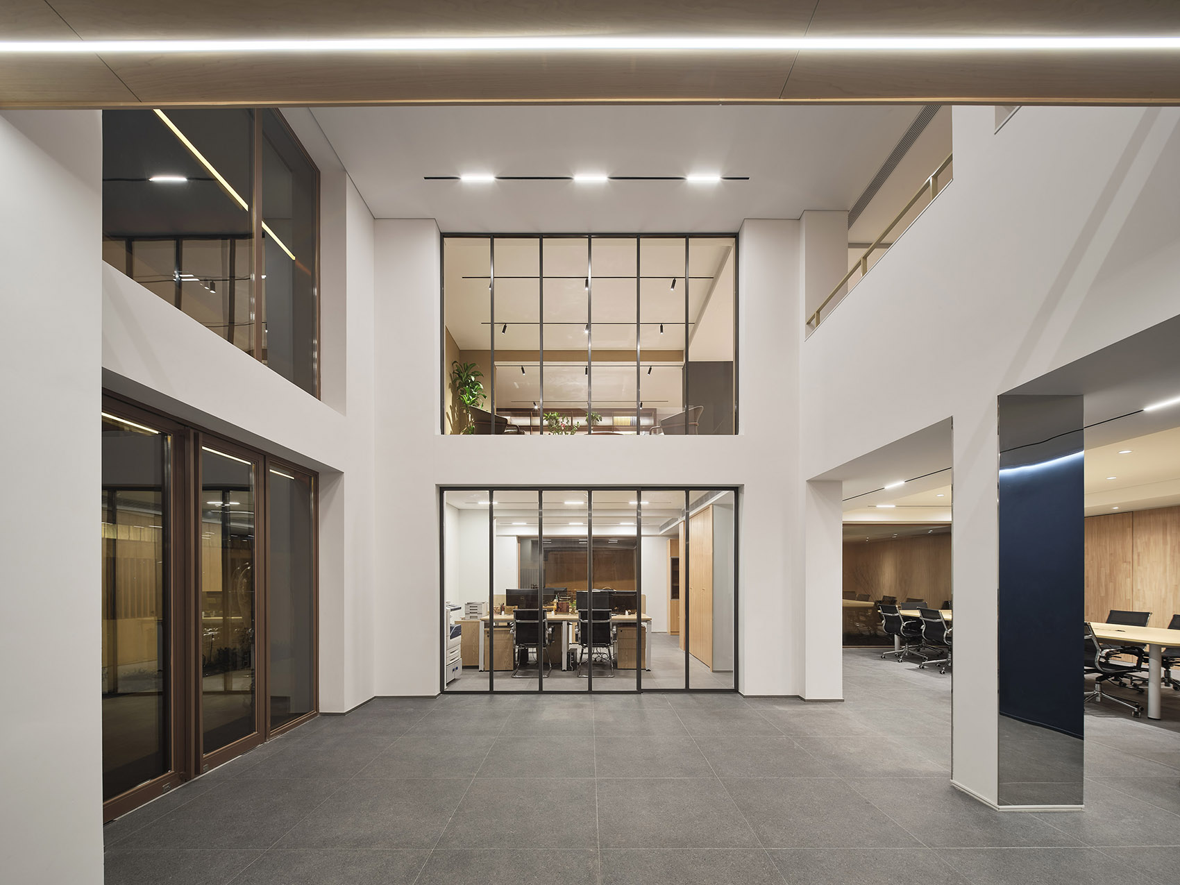 Office villa renovation in FFC Shanghai, China by HCCH Studio - 谷德设计网