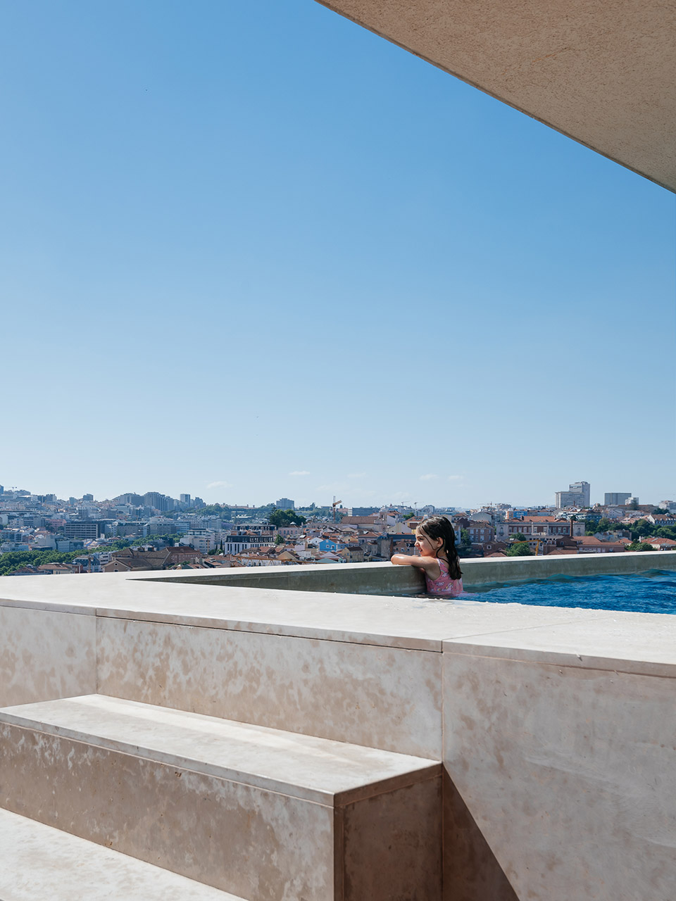 Building in Costa do Castelo by Aurora Arquitectos - 谷德设计网