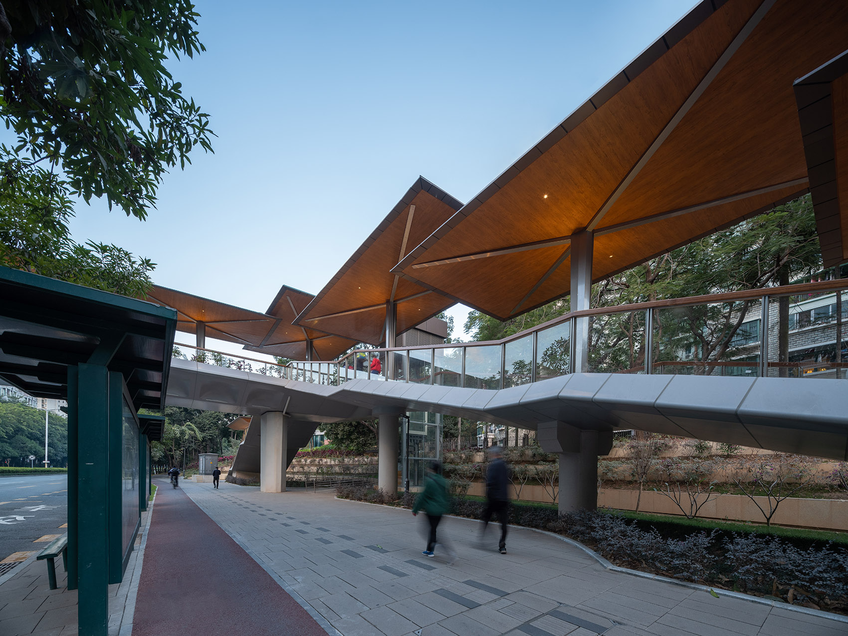 Shuiwei pedestrian bridge in Shenzhen, China by Atdesignoffice - 谷德设计网