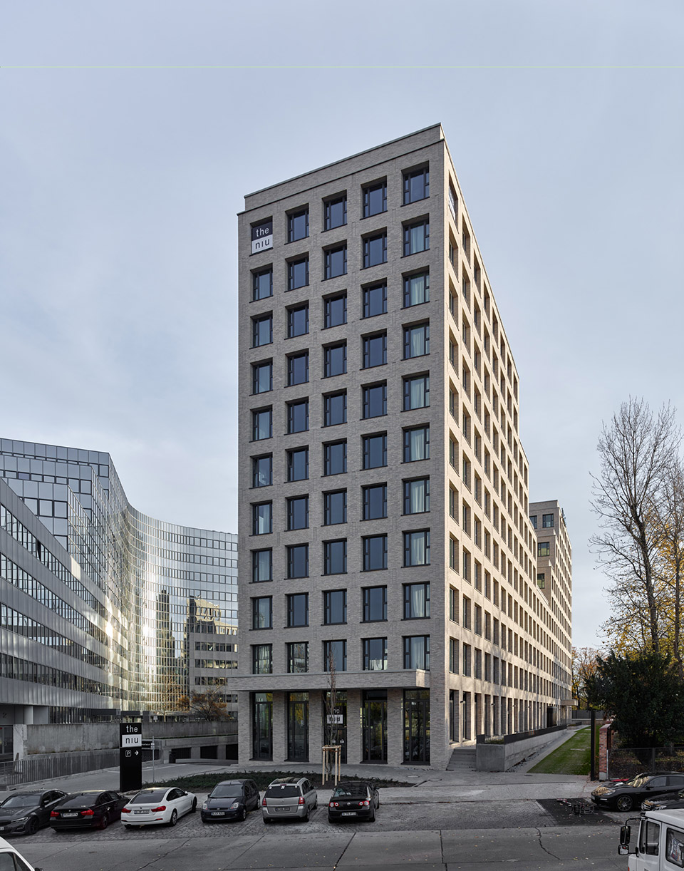 HOTEL AND OFFICE BUILDING WERDAUER WEG, Berlin by Max Dudler - 谷德设计网