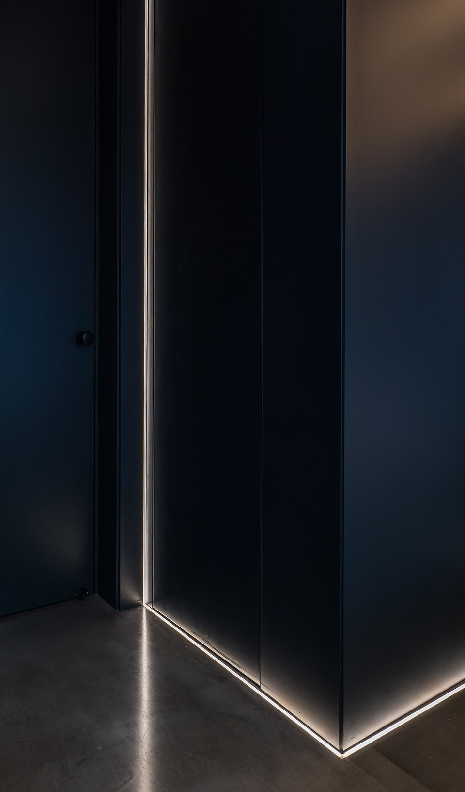 Apartment in black, Shanghai, China by FF DESIGN - 谷德设计网