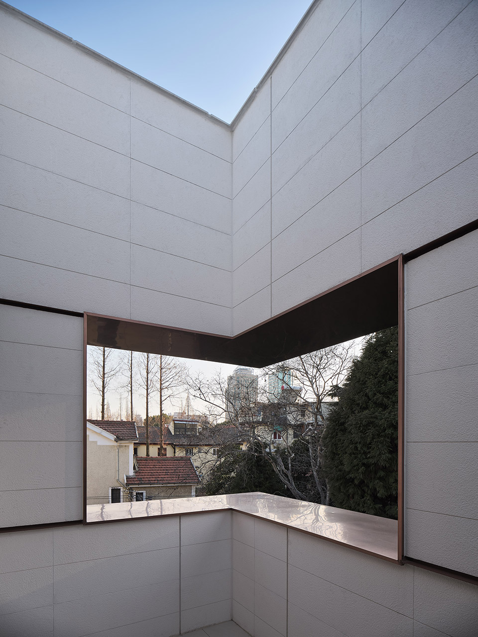 Office villa renovation in FFC Shanghai, China by HCCH Studio - 谷德设计网