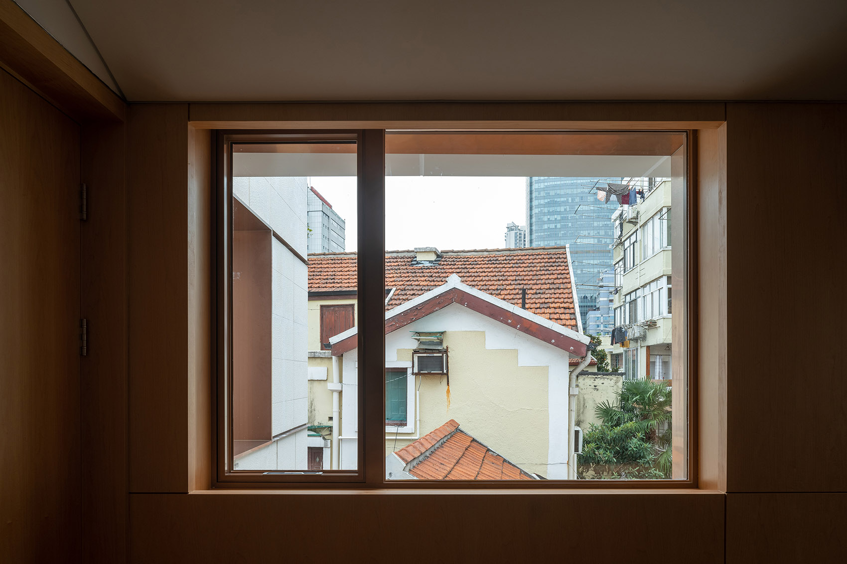 Office villa renovation in FFC Shanghai, China by HCCH Studio - 谷德设计网