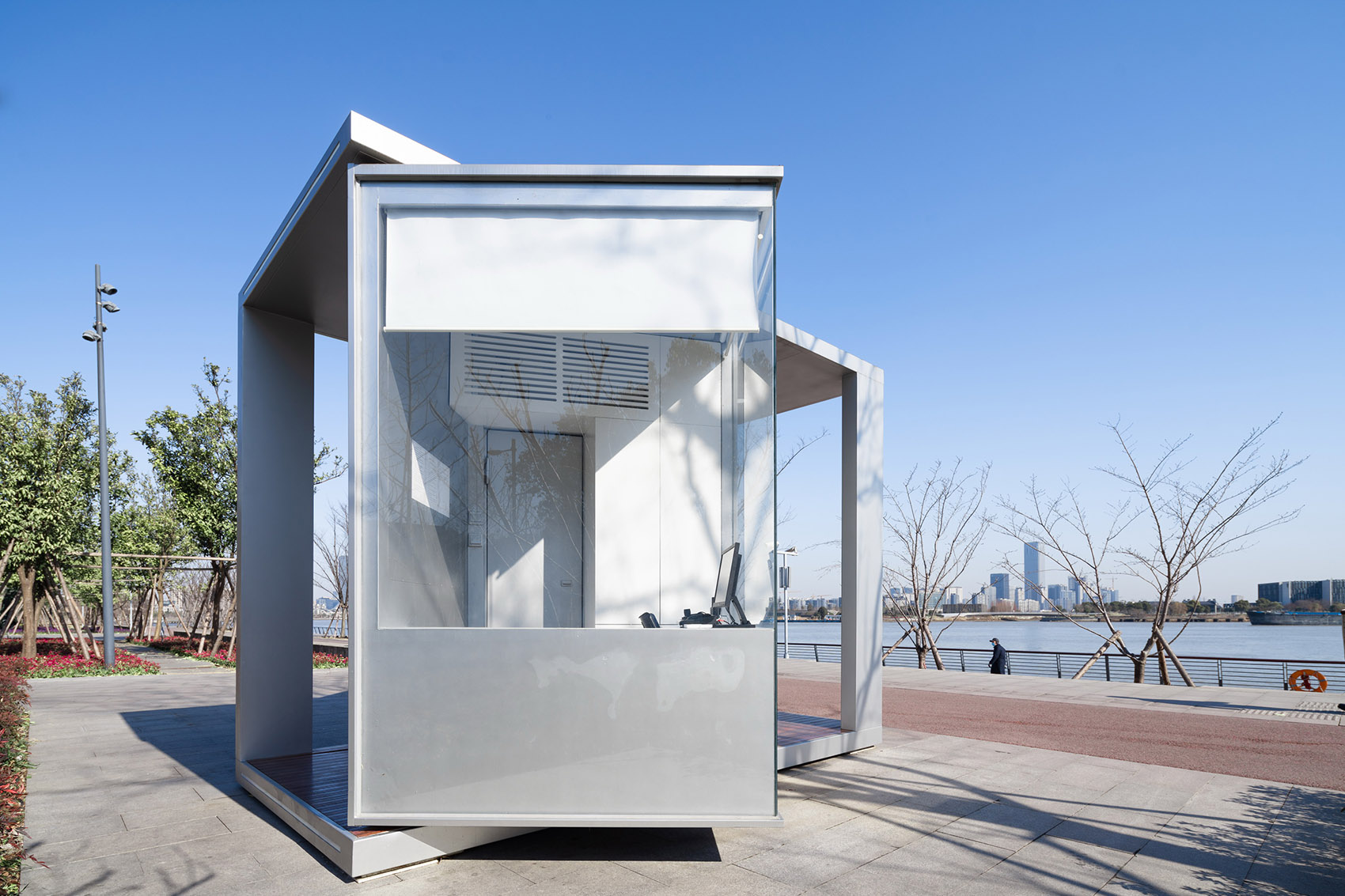 Rotatable Security Kiosk, China by NAN Architects - 谷德设计网