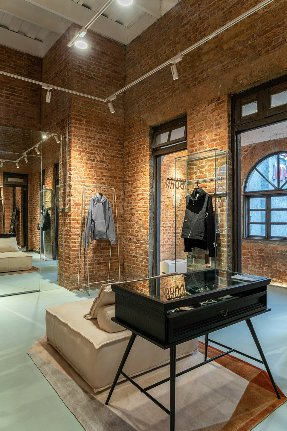 M-HOOD Buyer’s shop, China by HOLD DESIGN - 谷德设计网