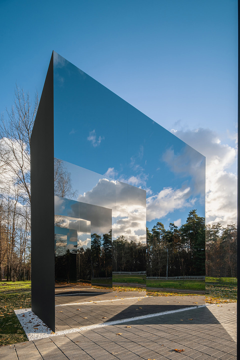 Black Square by Gregory Orekhov - 谷德设计网