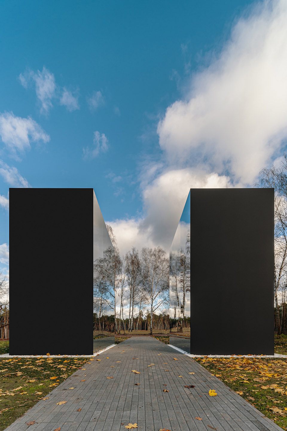 Black Square by Gregory Orekhov - 谷德设计网