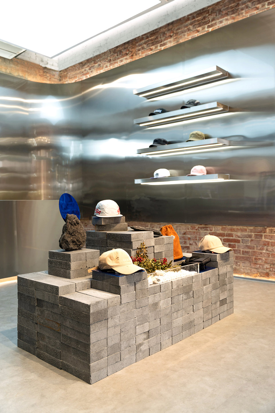 M-HOOD Buyer’s shop, China by HOLD DESIGN - 谷德设计网