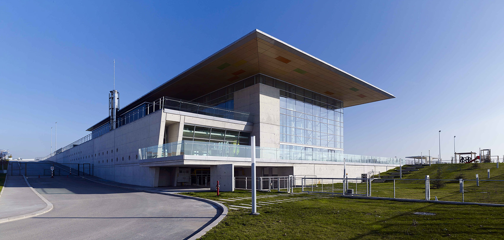 Kolej-In Association social center by Uygur Architects - 谷德设计网