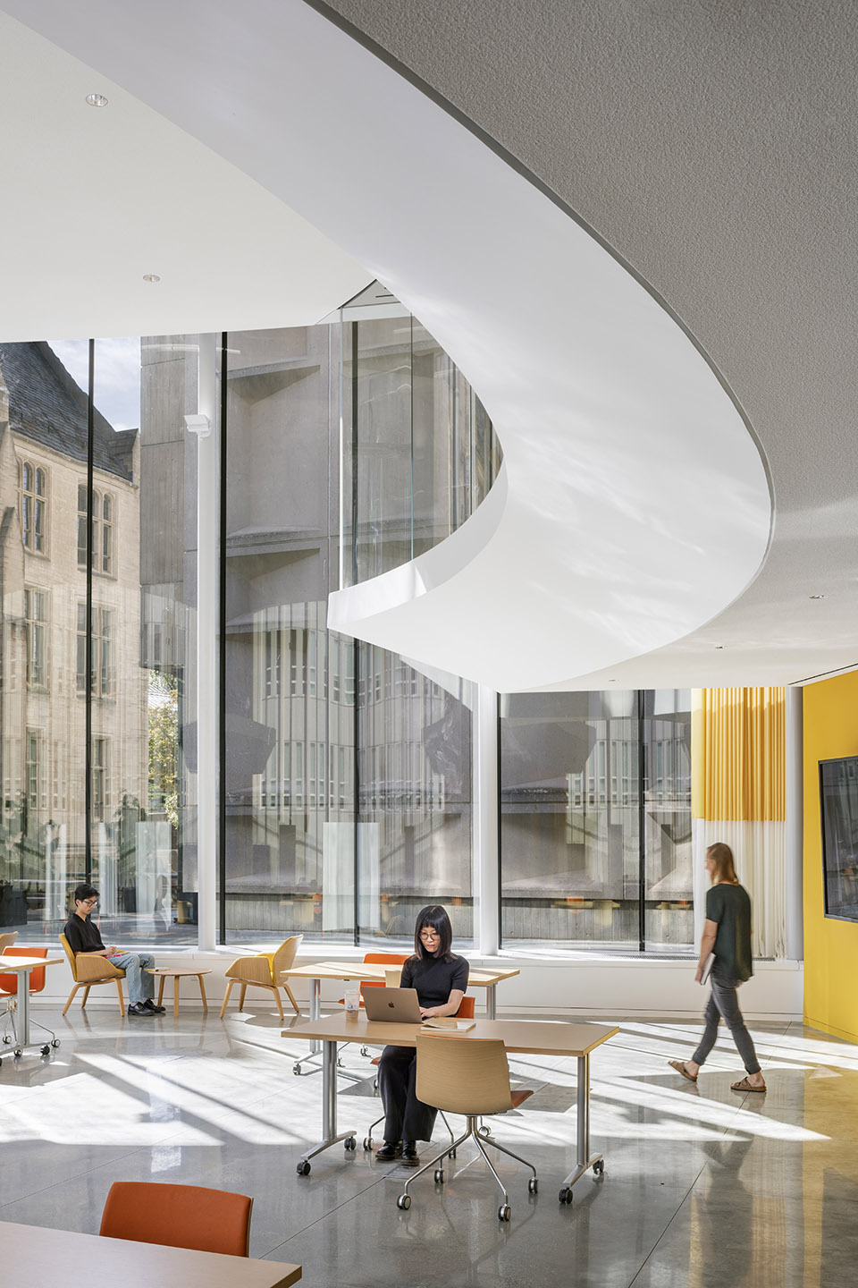 Yale University Center for Innovative Thinking by WEISS / MANFREDI - 谷德设计网