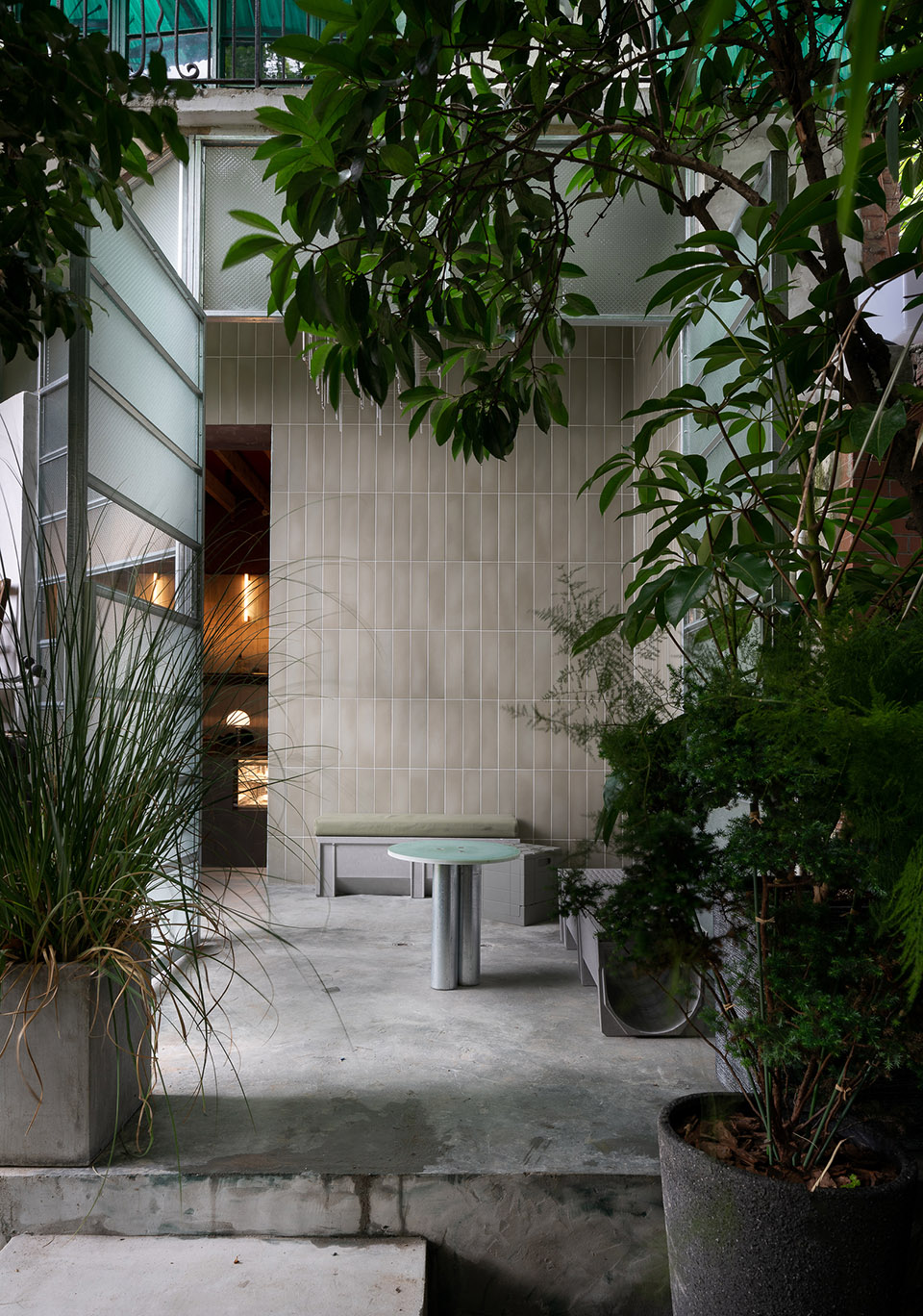 SLAB TOWN Café -Shanghai Fumin Road, China by CASE PAVILION - 谷德设计网