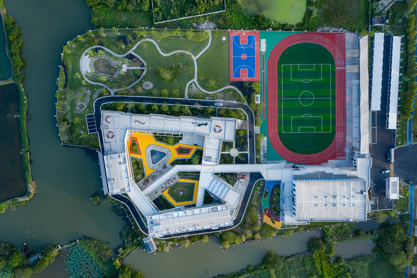 Erdu Primary School, Zhejiang, China by Qiu Jiayu + Paul Mok - 谷德设计网
