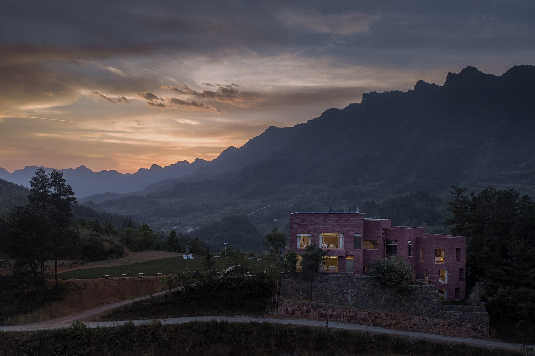 Red House, Hunan, China by Su Architects - 谷德设计网