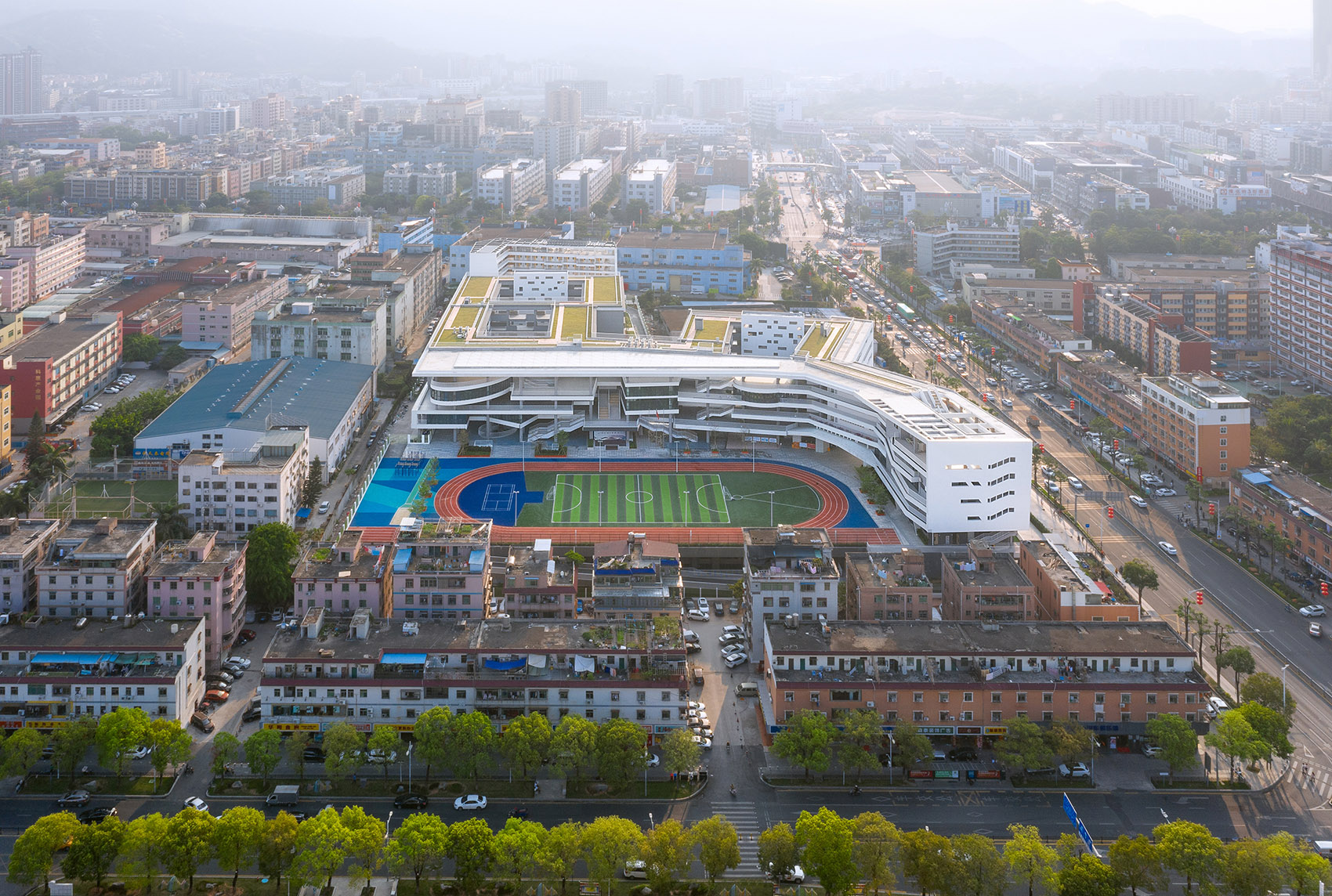 Shenzhen Longhua Second Foreign Languages School, China by FCHA - 谷德设计网