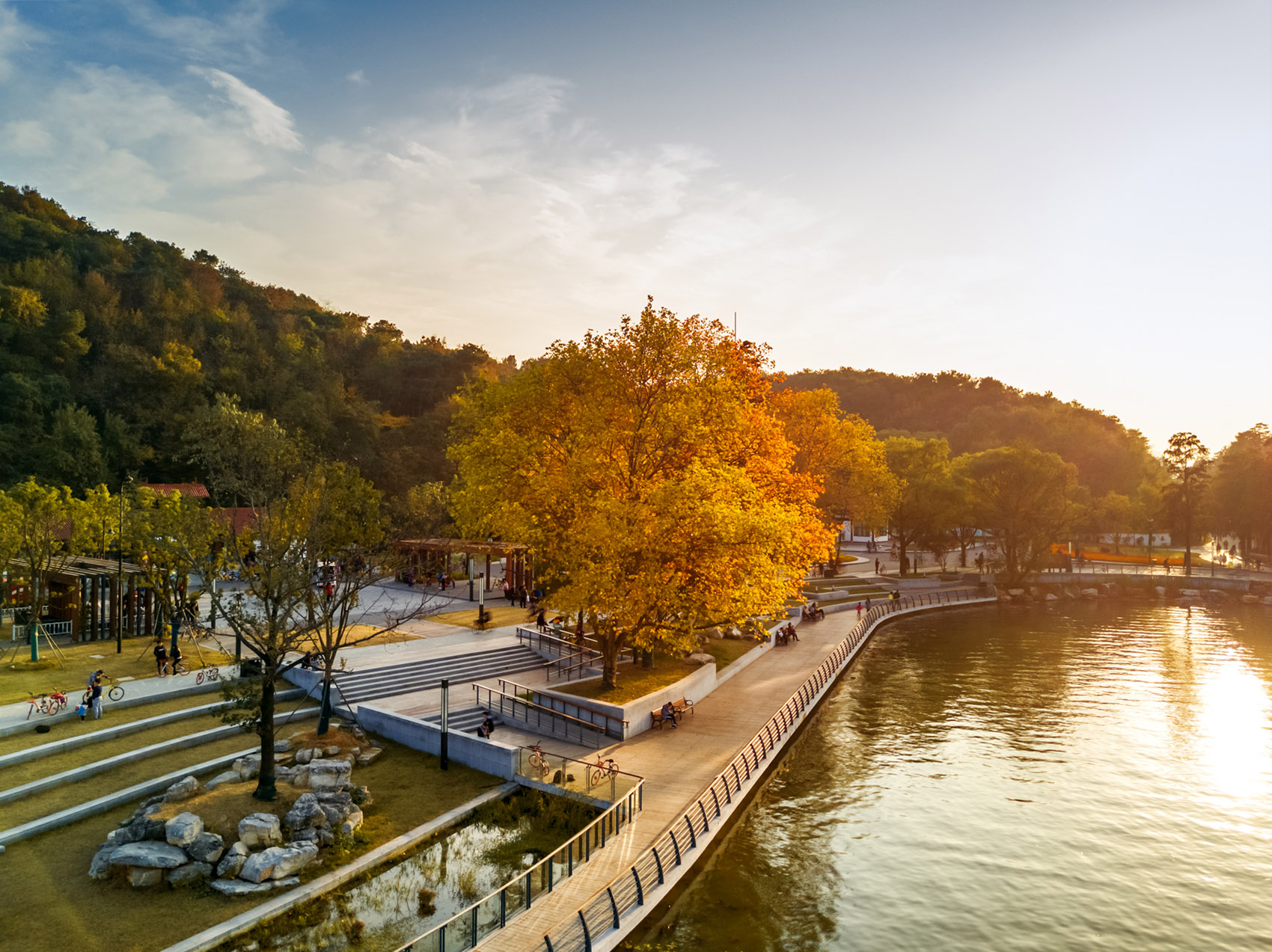 Moshan Park in Wuhan East Lake Greenway, China by ATLAS - 谷德设计网