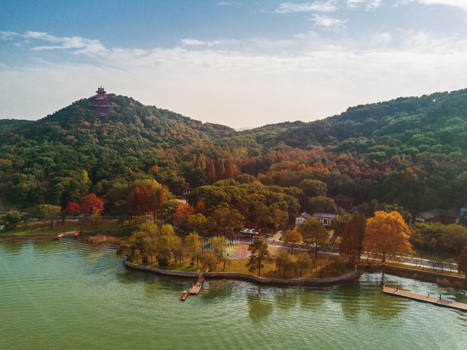 Moshan Park in Wuhan East Lake Greenway, China by ATLAS - 谷德设计网