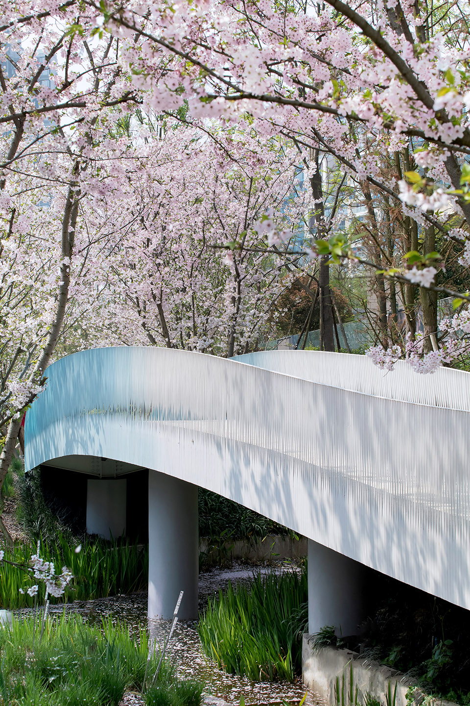 Chengdu Luxelakes Kayak Channel Landscape Project, China by WISTO ...