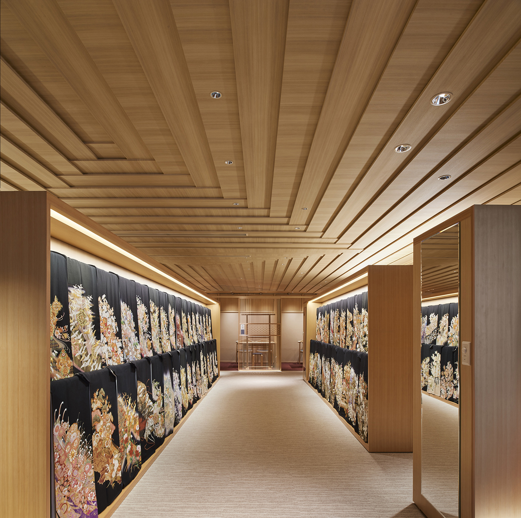 Marusho Kimono Shop, Yokohama, Japan by Tsutsumi & Associates - 谷德设计网