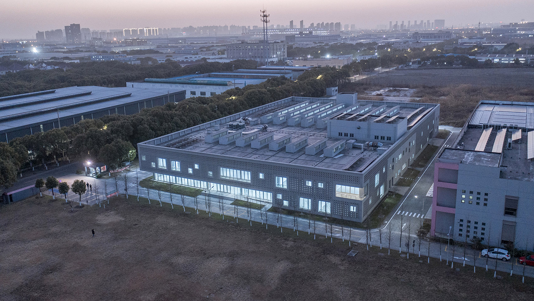 Aurotek Technological Phase 2 Factory, China by Peng Architects - 谷德设计网
