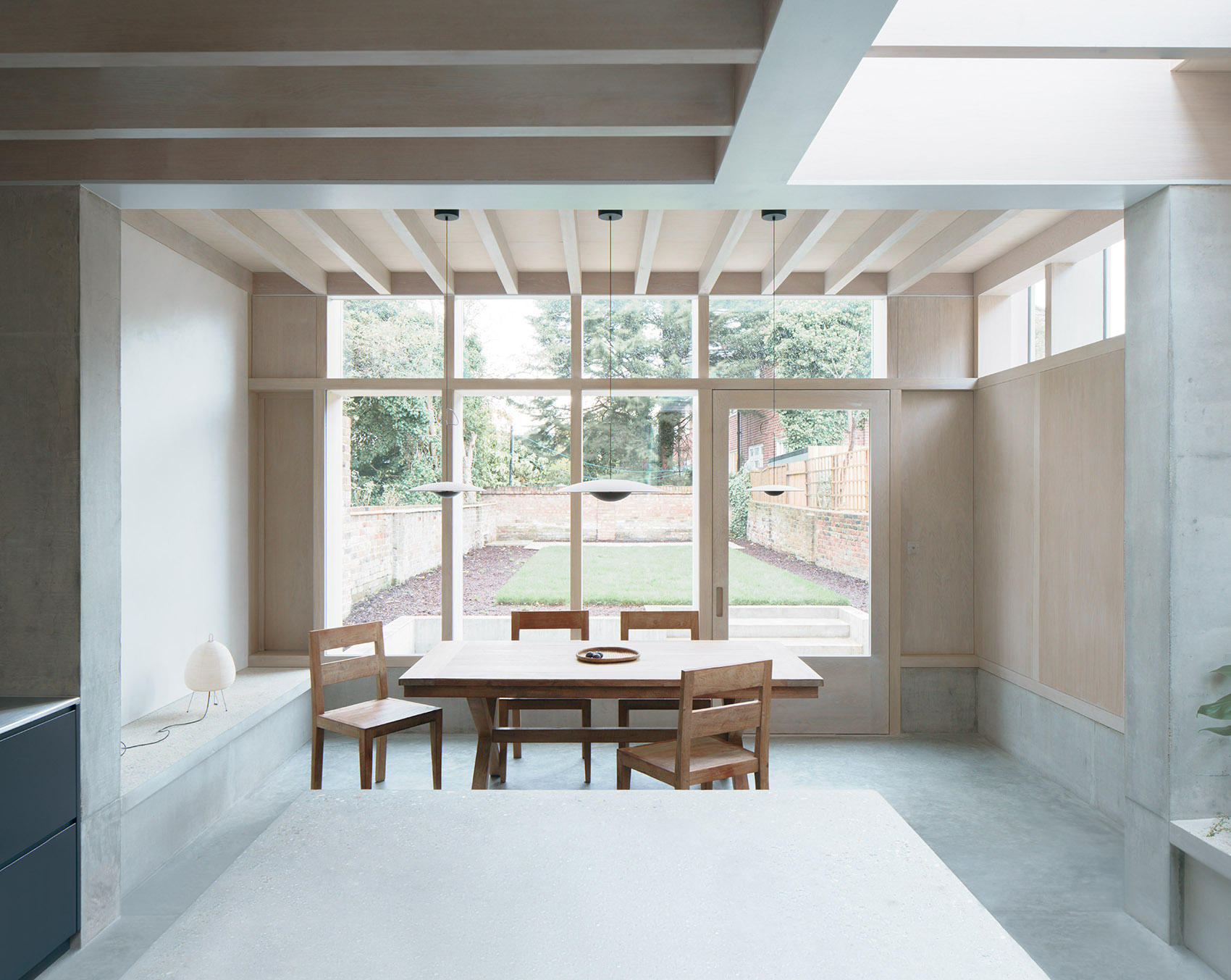 Concrete Plinth House by DGN Studio - 谷德设计网