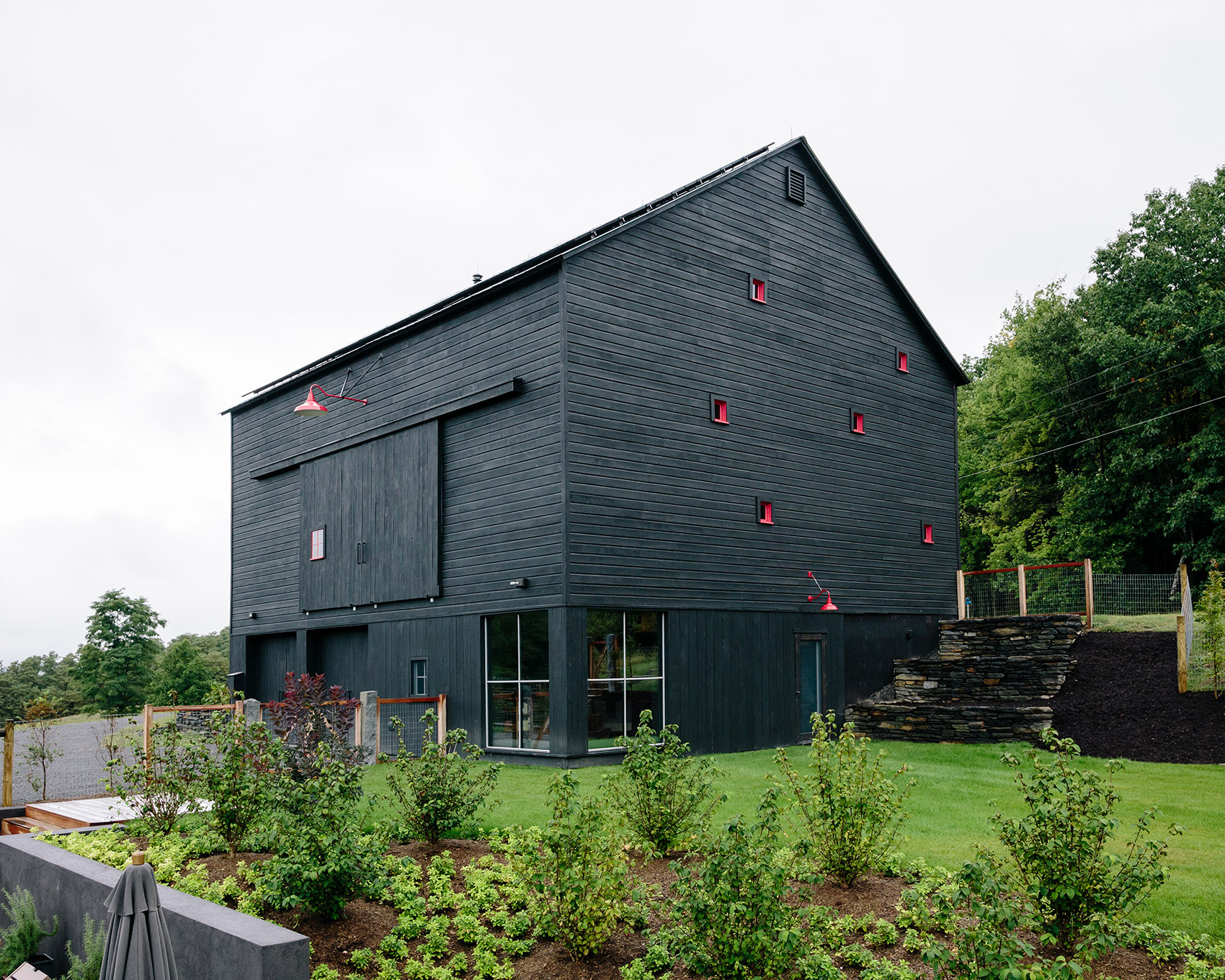 Fox Hall Barn House by BarlisWedlick - 谷德设计网