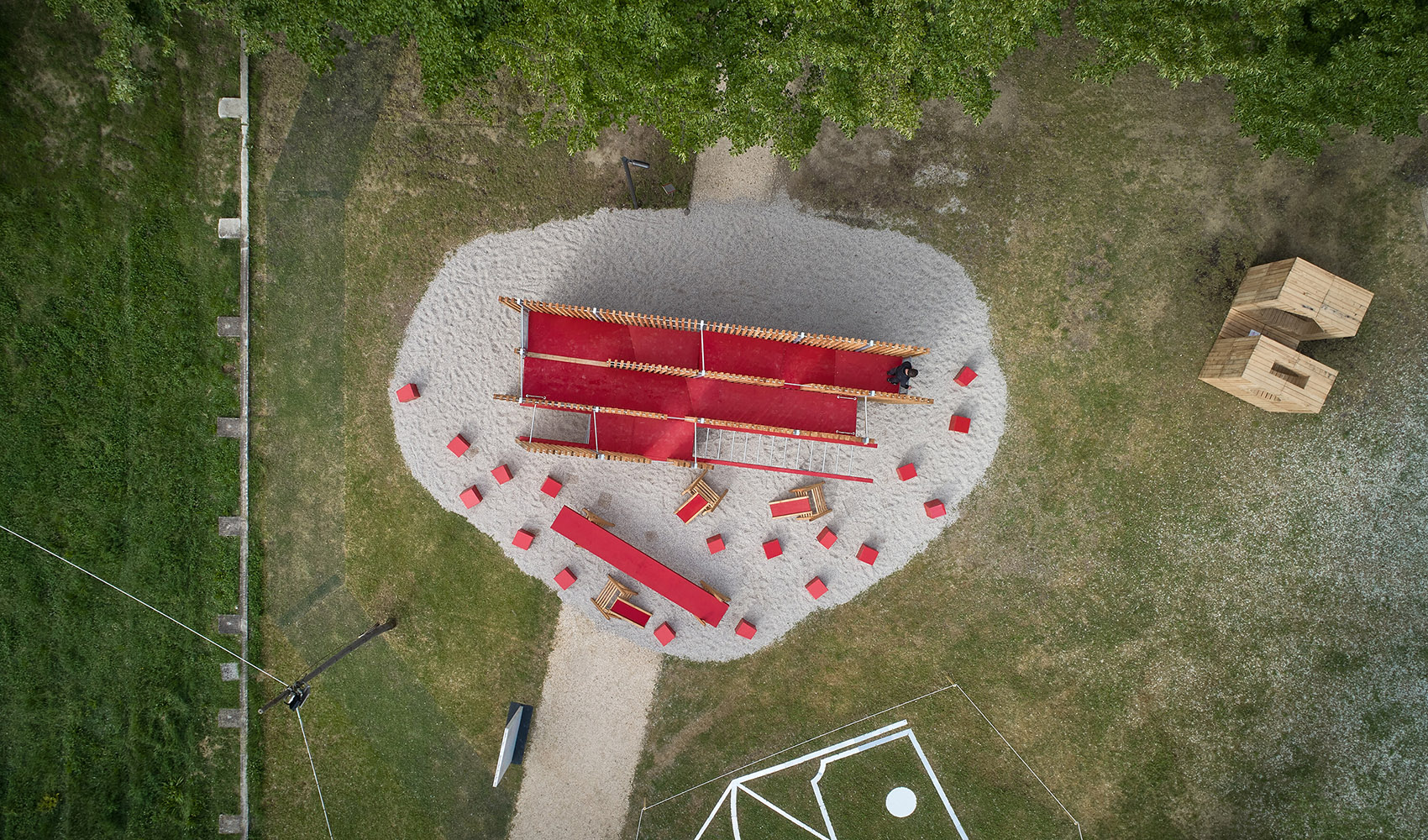 Installation OFF FENCE at the Biennale Architettura 2021 by SKULL ...