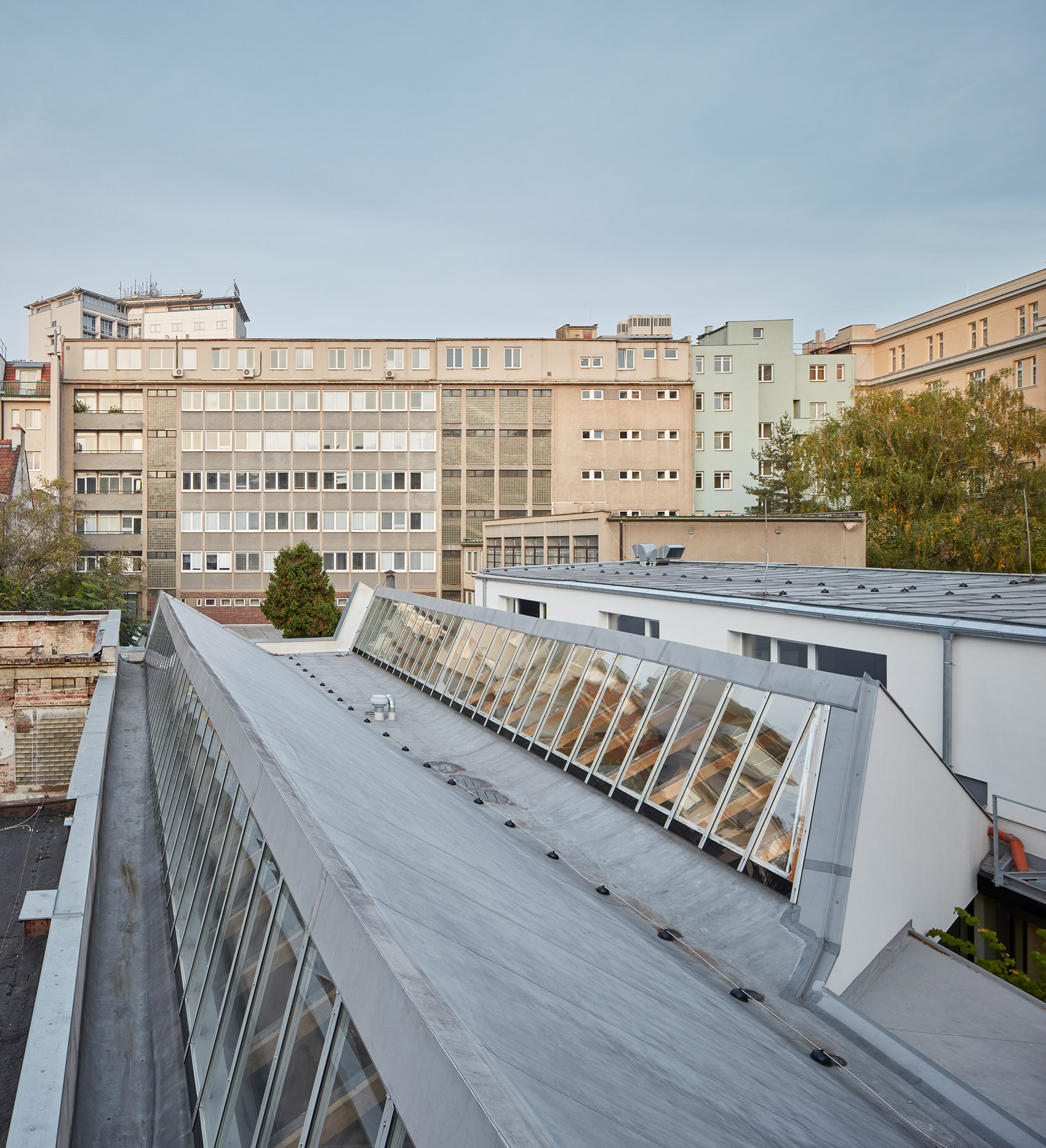 Yoga Garden & Art Gallery Brno by RO_AR Szymon Rozwalka architects - 谷德设计网
