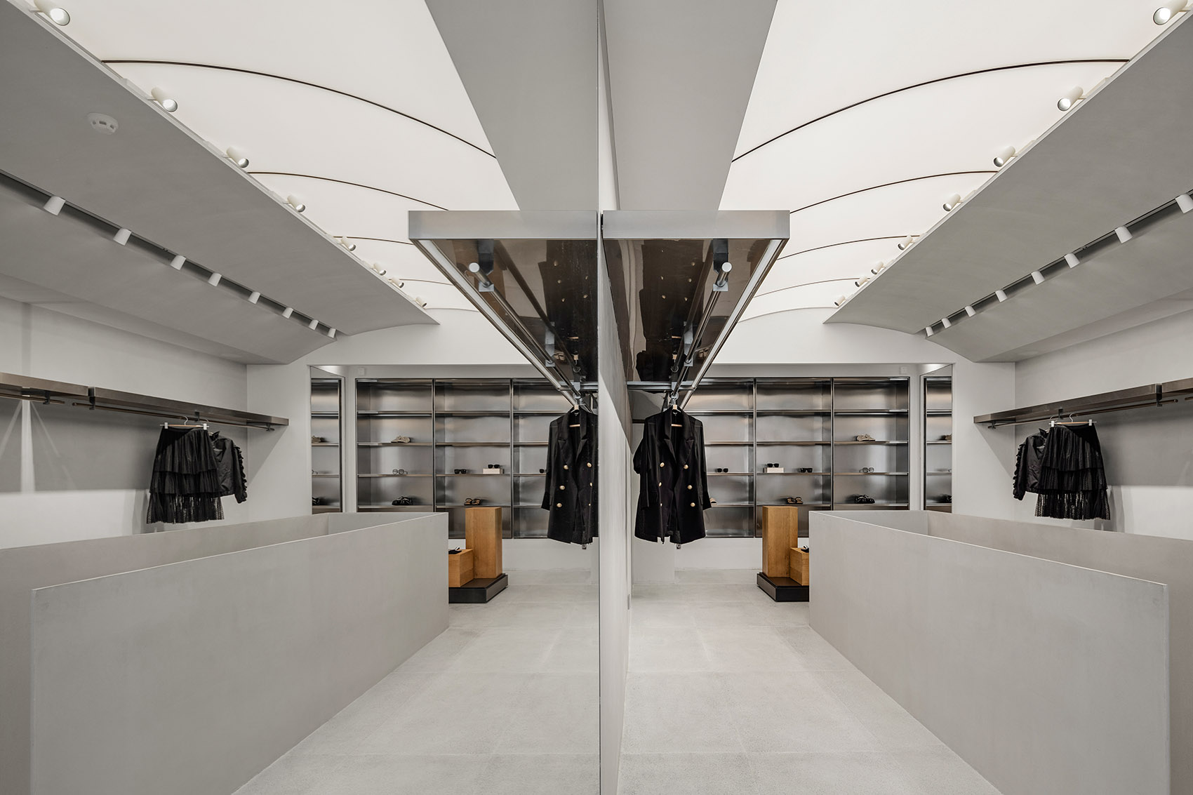 Roy clothing store, China by MOOTHAN. DESIGN - 谷德设计网