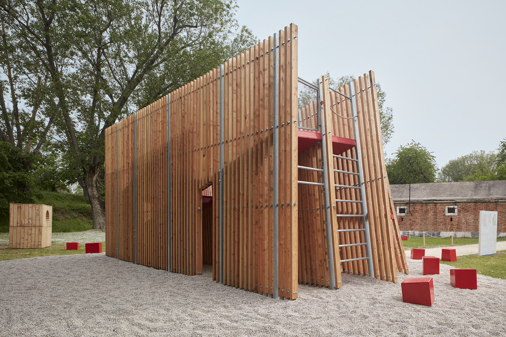 Installation OFF FENCE at the Biennale Architettura 2021 by SKULL ...